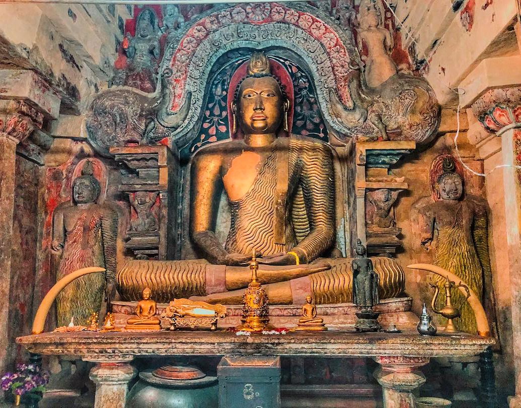 Exploring the Mystique: Ancient Temples of Kandy – TIKI TAKA